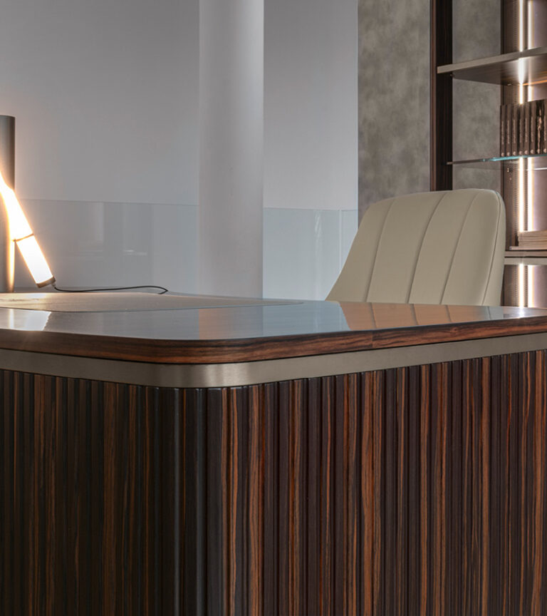 Luxor presidential desk - giorgio collection